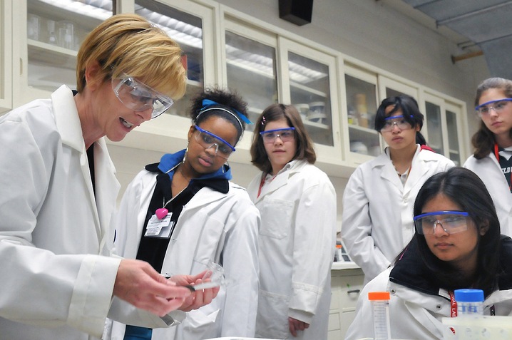 Study Suggests Simple Fix to Help Women Succeed in Science | PBS NewsHour